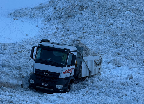 (vídeo) Un camió llisca cap enrere 100 metres muntanya avall al Pas ...